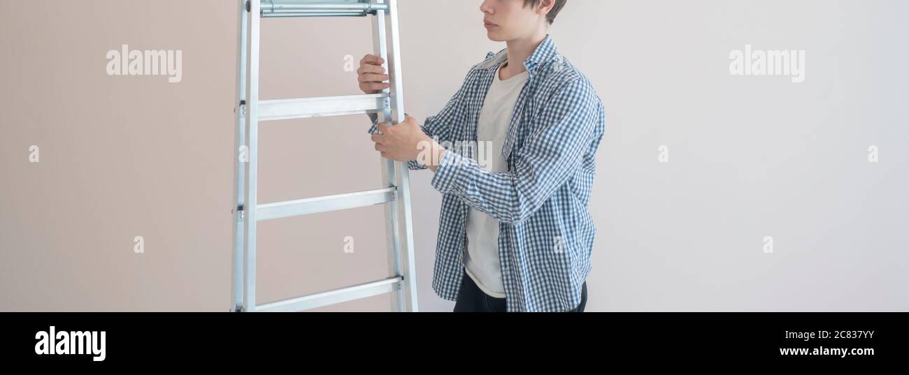 Construction worker holding ladder hi-res stock photography and images ...