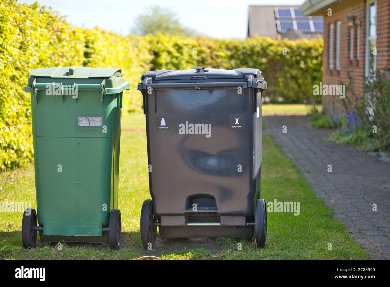 trash can waiting Stock Photo - Alamy