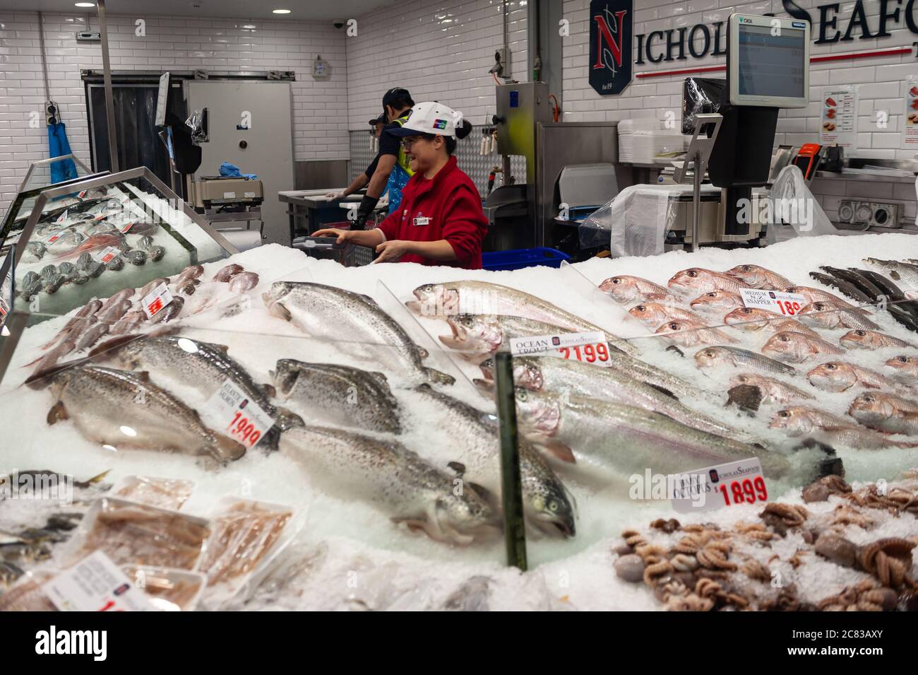 26.09.2019, Sydney, New South Wales, Australia - A fish seller stands ...