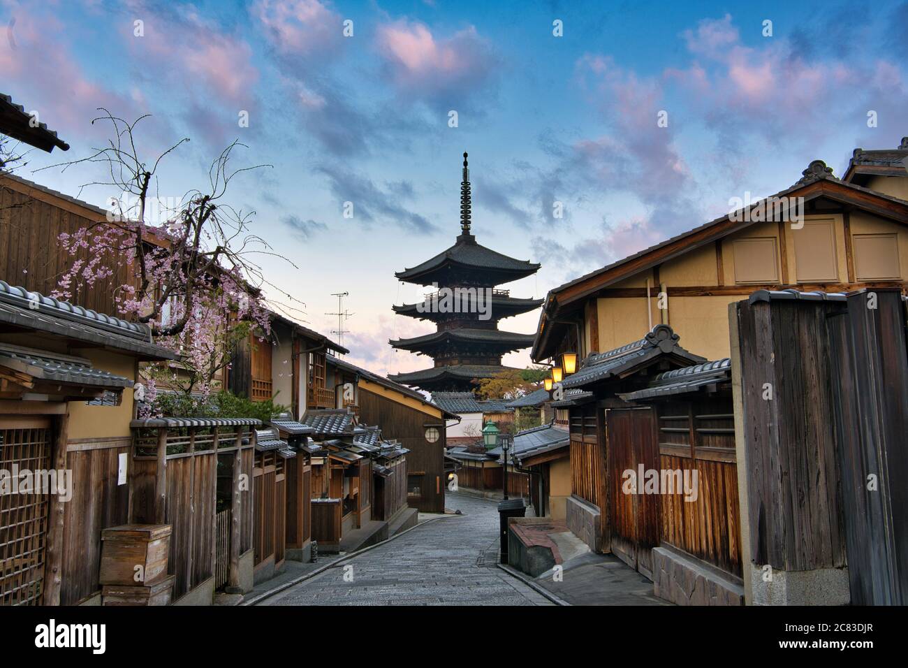 Yasaka tower hi-res stock photography and images - Alamy