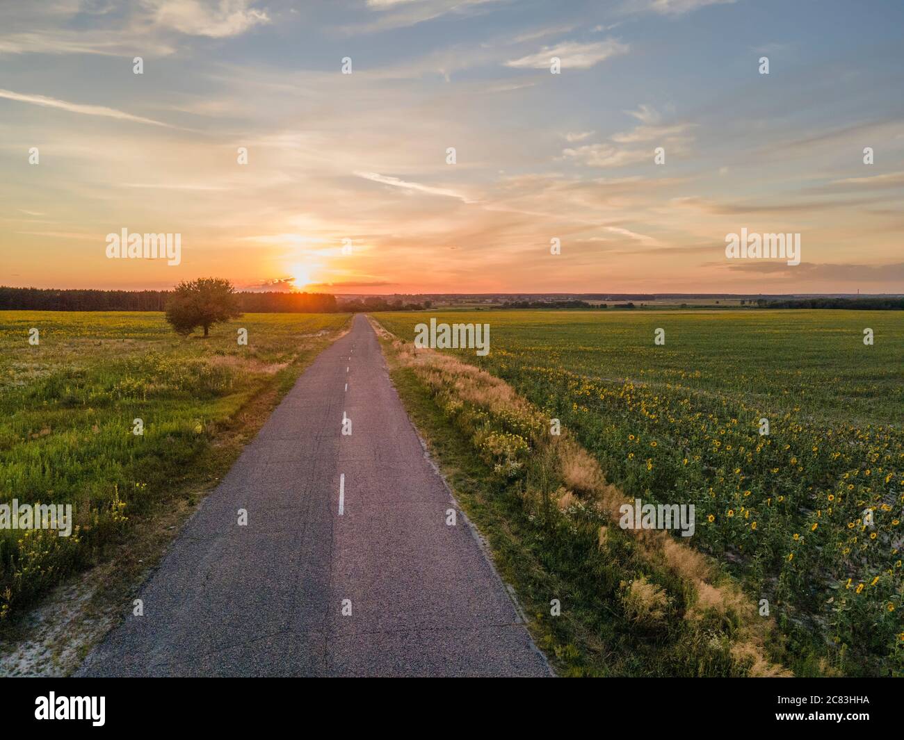 Sky and countryside hi-res stock photography and images - Alamy