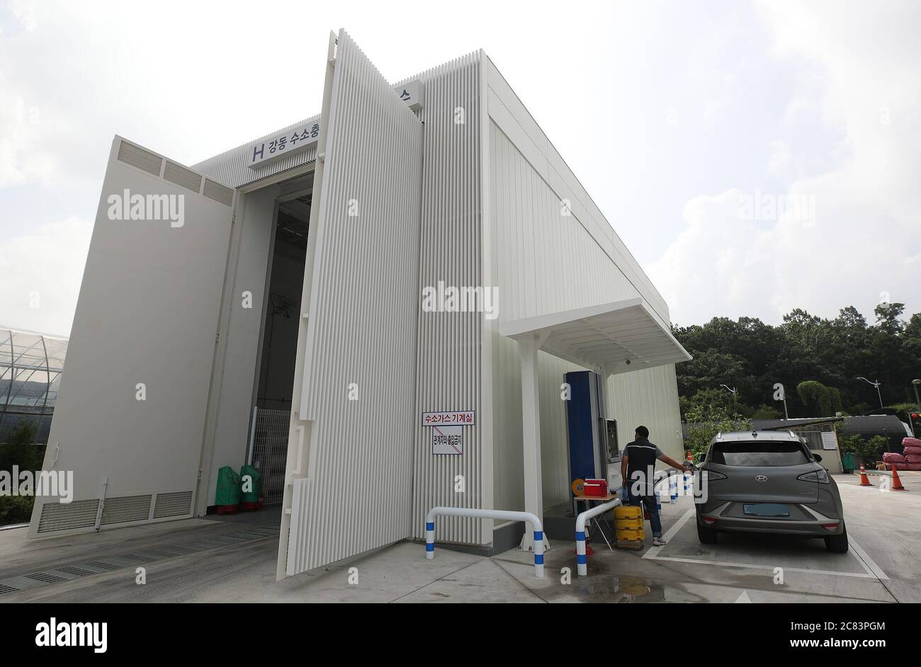 21st July, 2020. Hydrogen charging station Seen here is a hydrogen ...