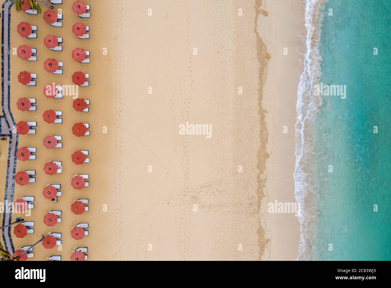 Aerial view symmetrical beach hi-res stock photography and images - Alamy
