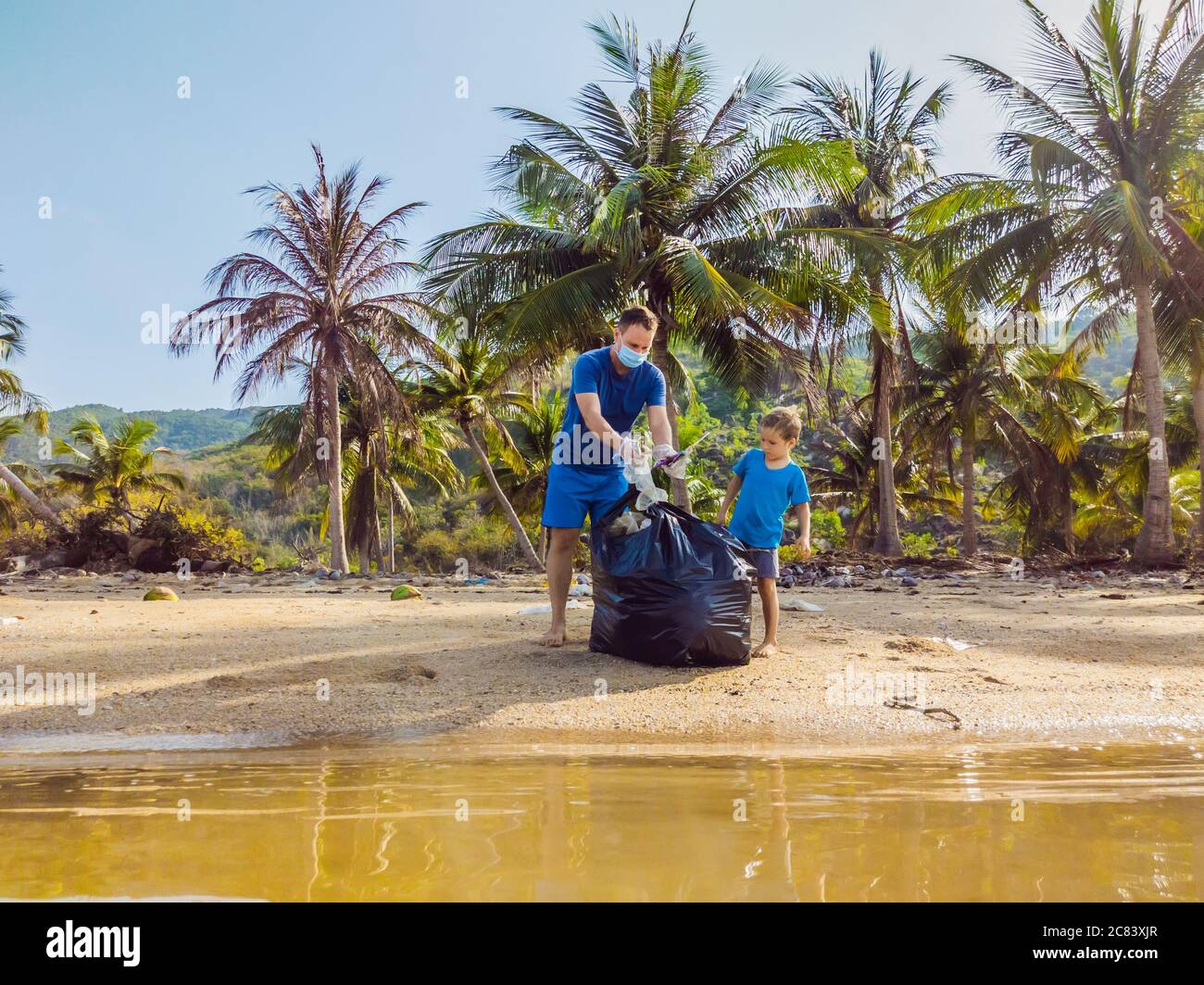 Child environment cleanup trash hi-res stock photography and images - Alamy