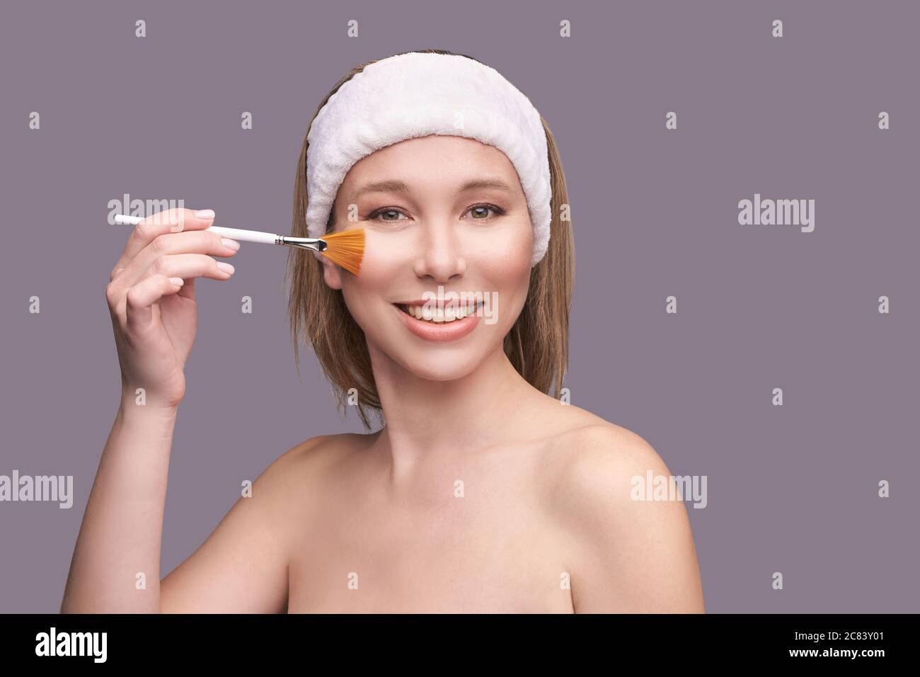 Skin pilling hi-res stock photography and images - Alamy