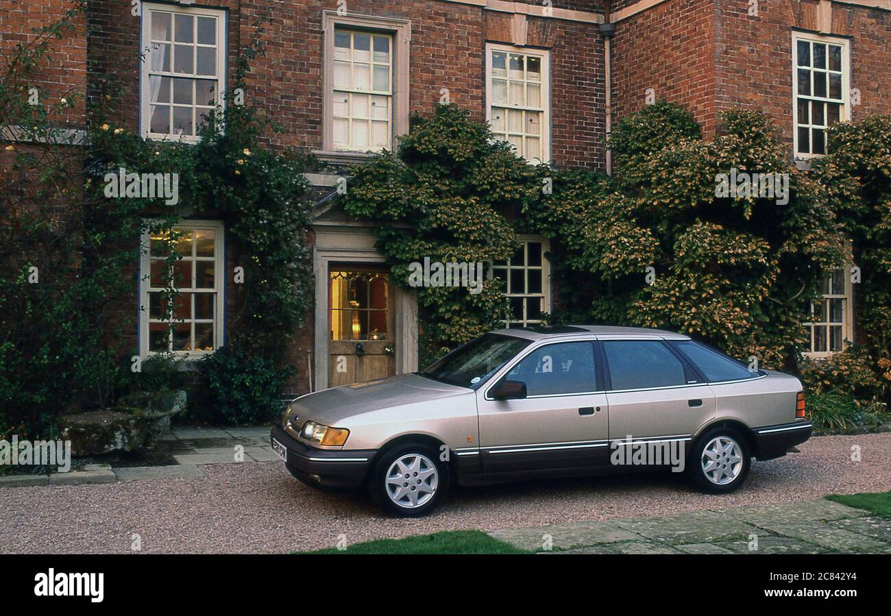 1980s saloon car hi-res stock photography and images - Alamy