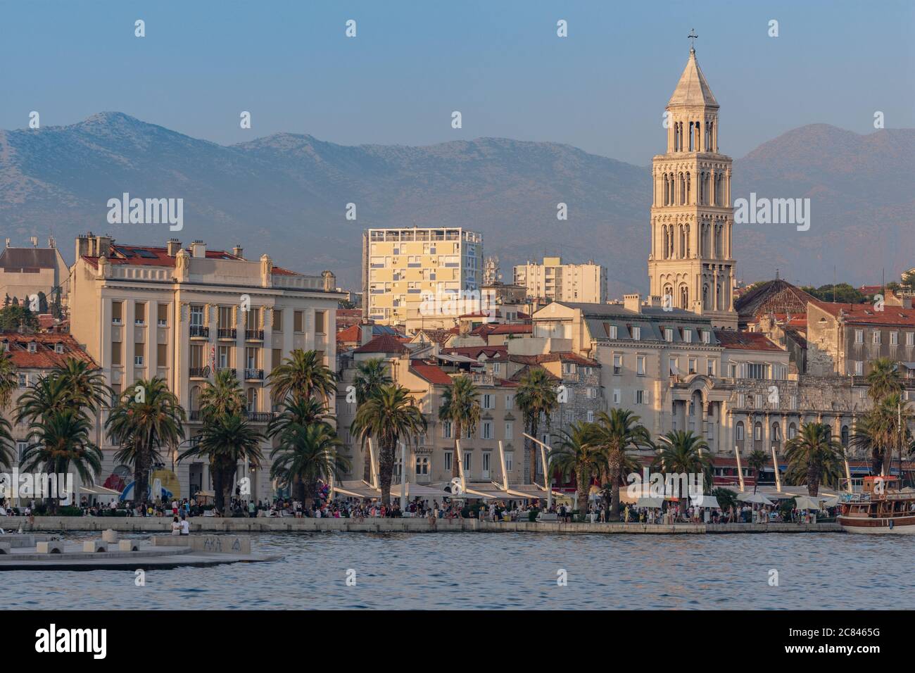 Split mountains hi-res stock photography and images - Alamy