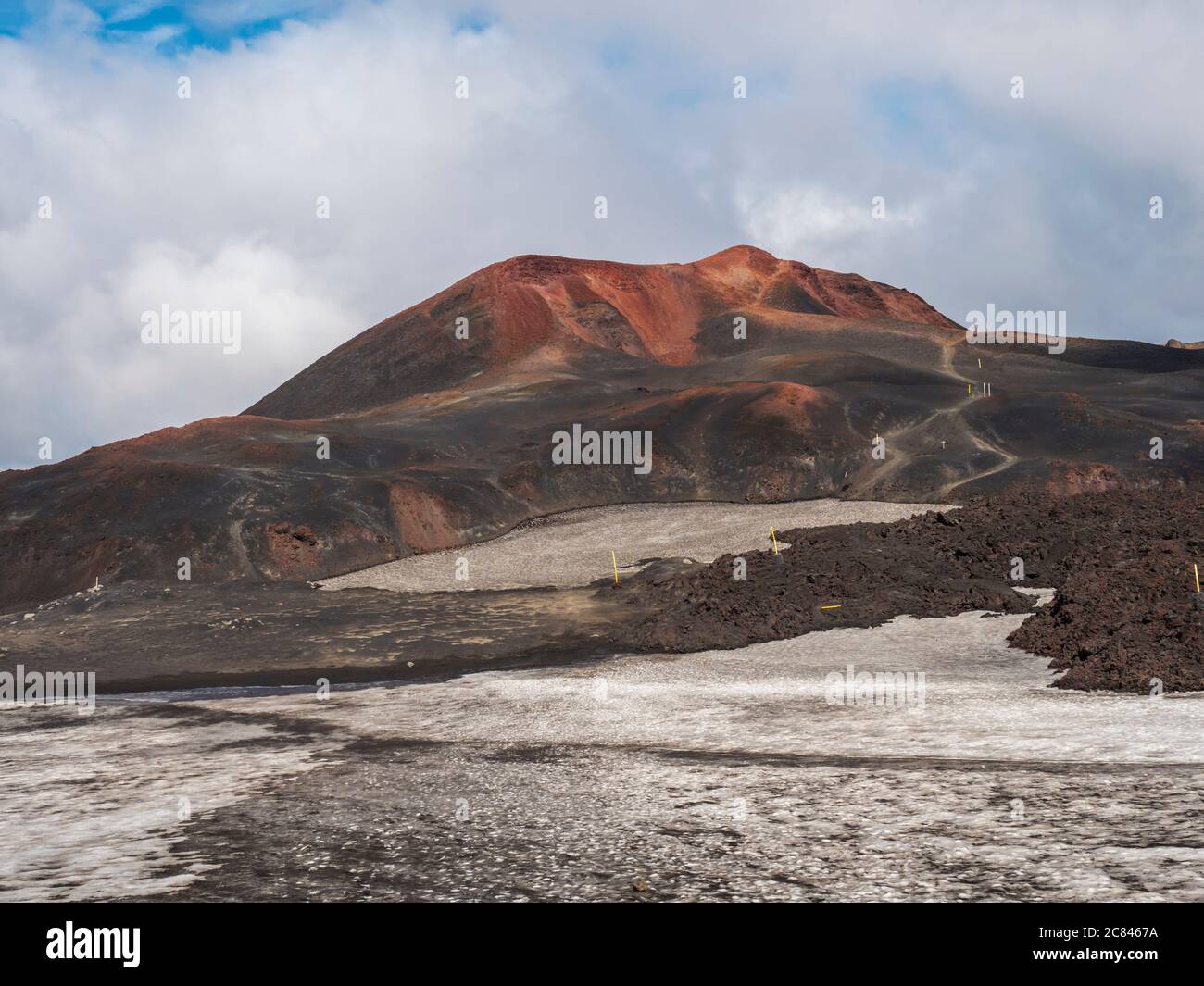 Red and black volcanic Iceland landscape at Fimmvorduhals hiking trail ...