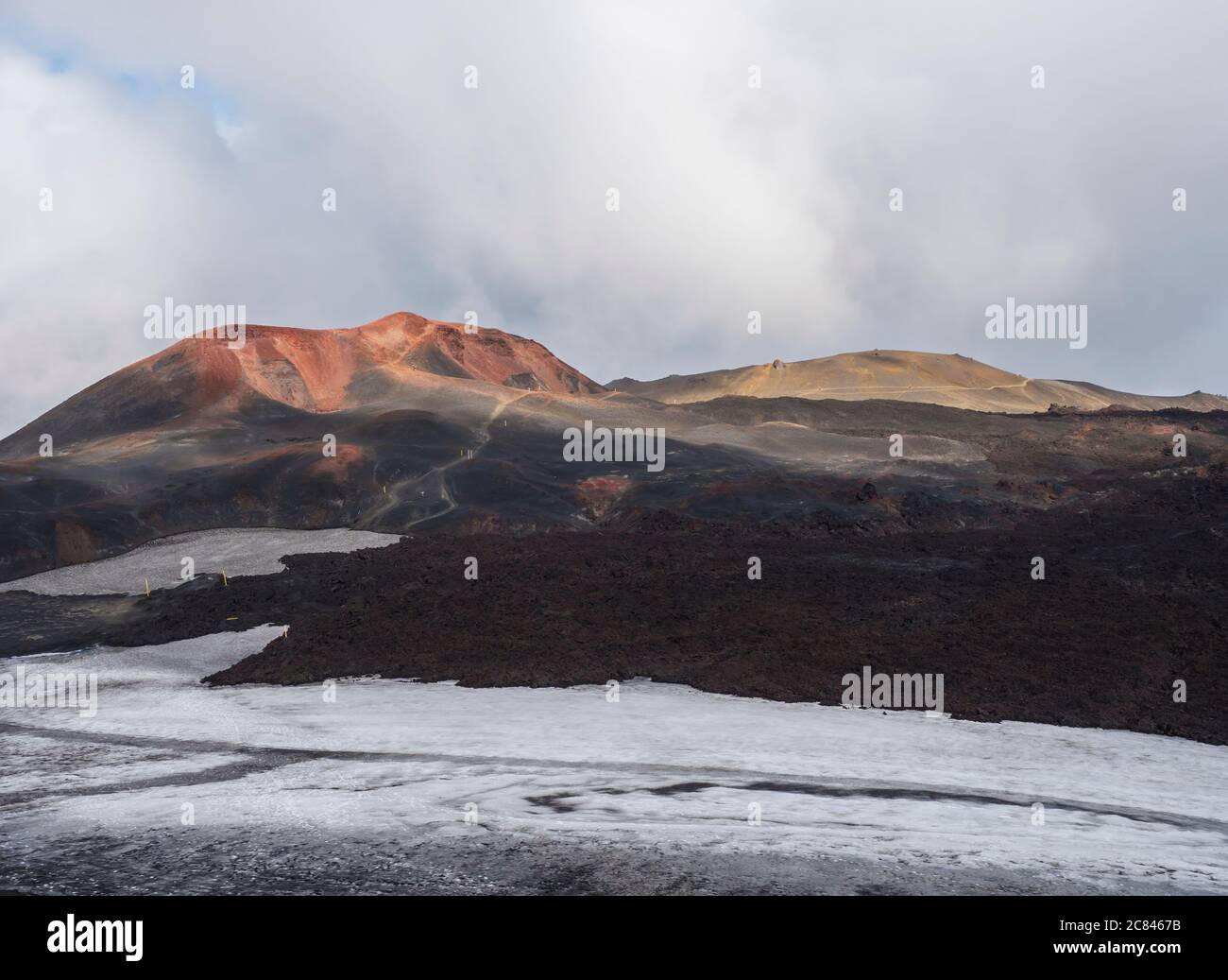 Eruption glacier fimmvorduhals hi-res stock photography and images - Alamy