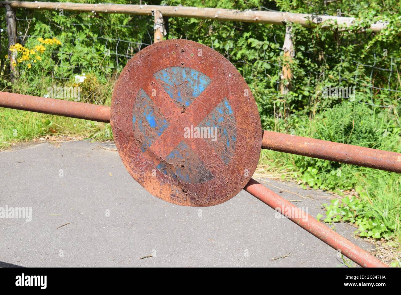 rusty no parking sign Stock Photo - Alamy