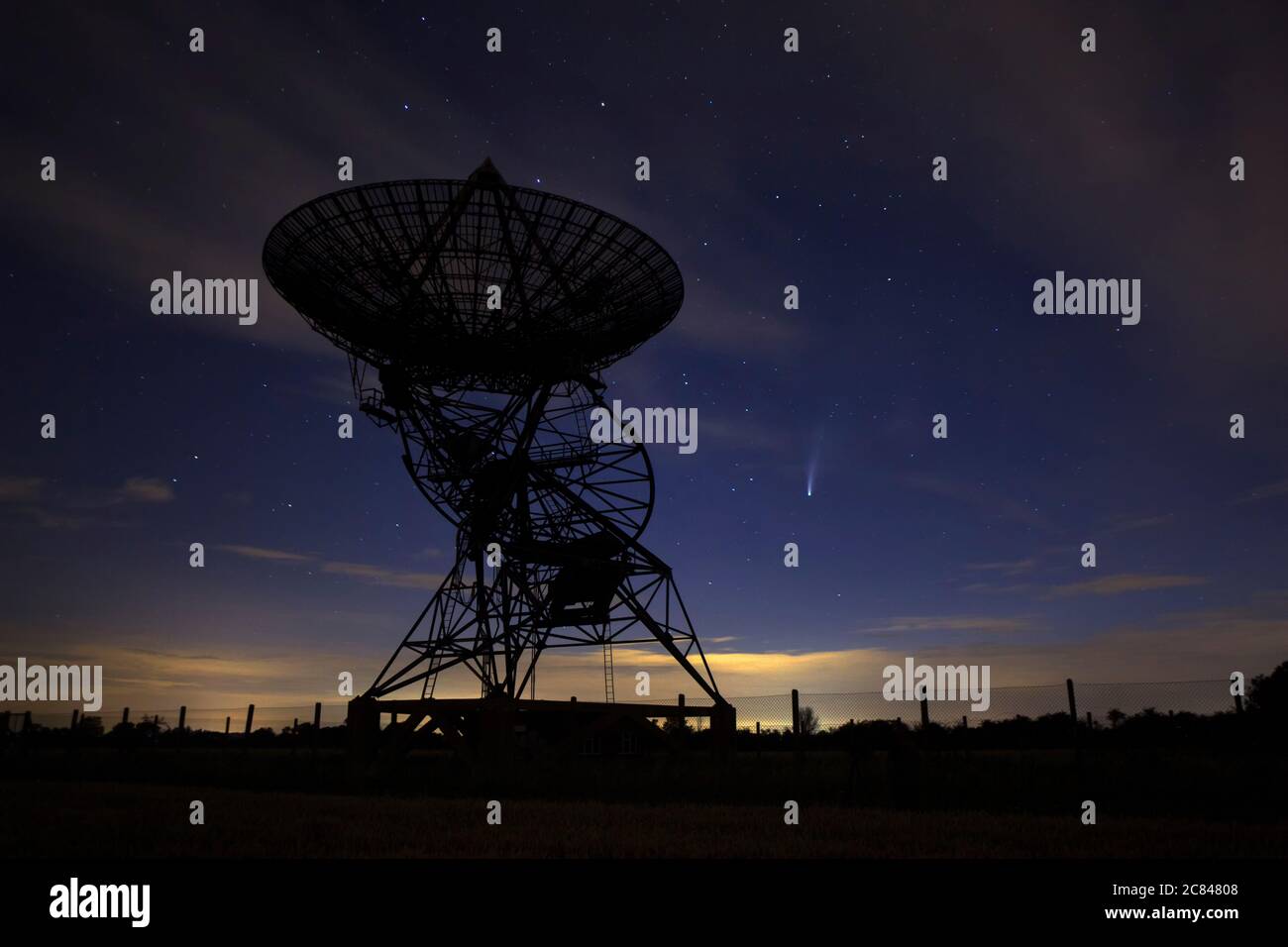 Comet Neowise over the One Mile Array Radio Telescope at the Mullard ...