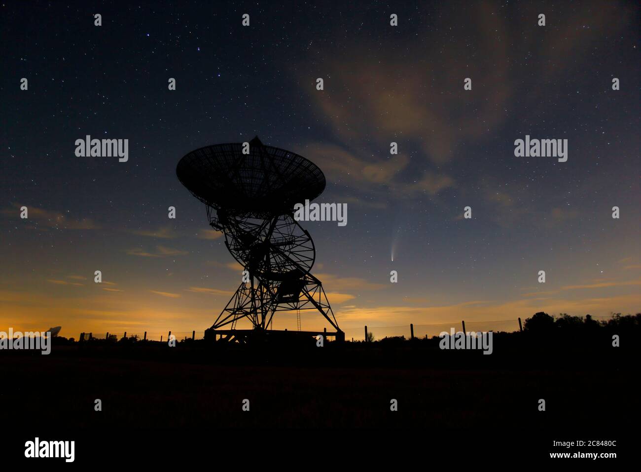 Comet Neowise over the One Mile Array Radio Telescope at the Mullard ...