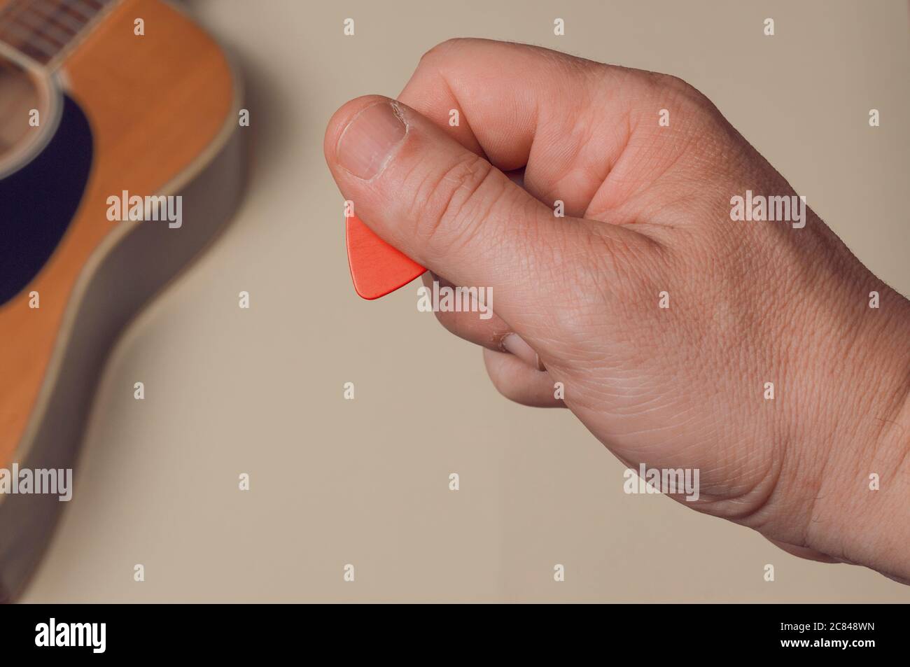 Man show how to correctly hold a guitar pick Stock Photo - Alamy
