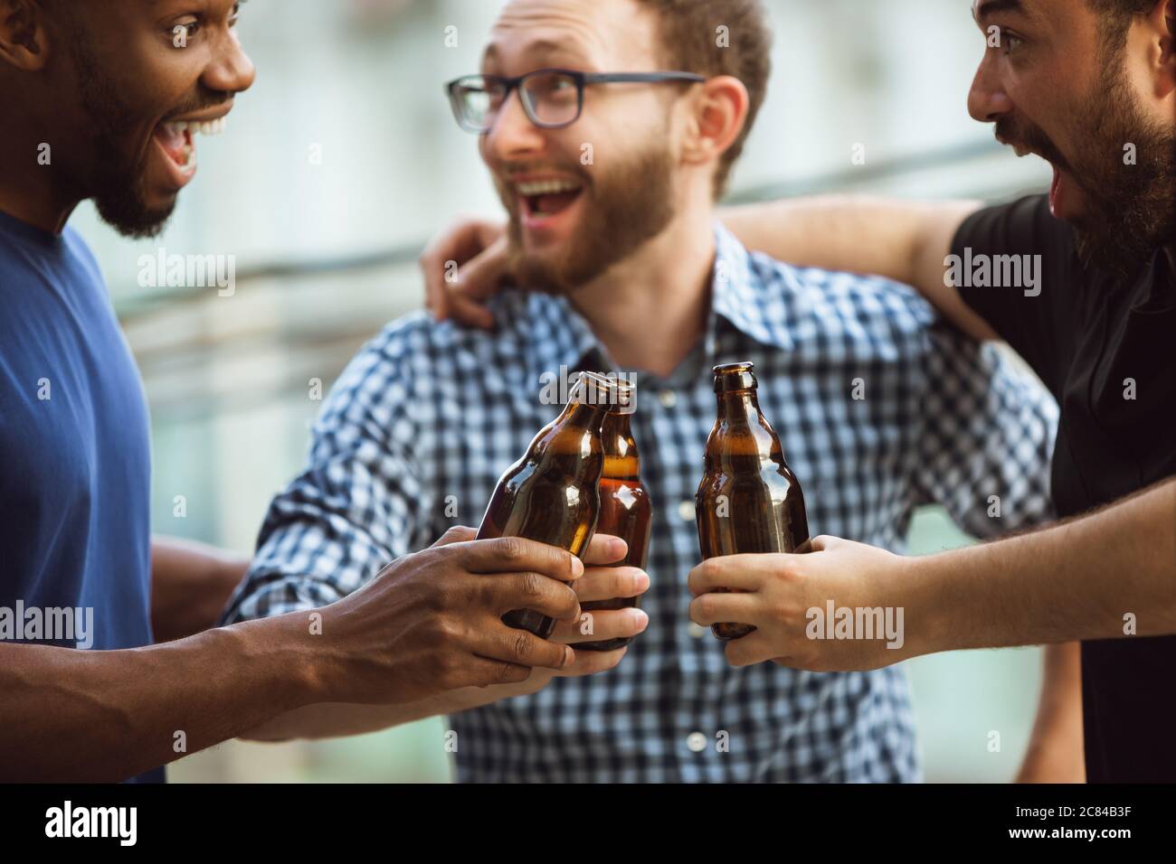 Group of happy friends having beer party in summer day. Resting ...