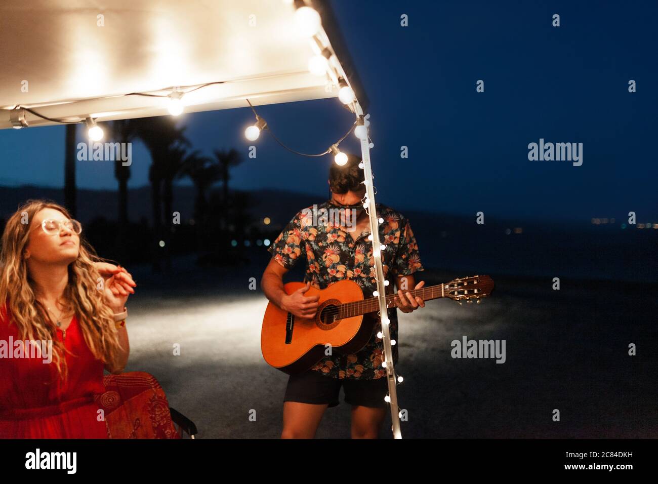 Man sing outdoor night hi-res stock photography and images - Alamy
