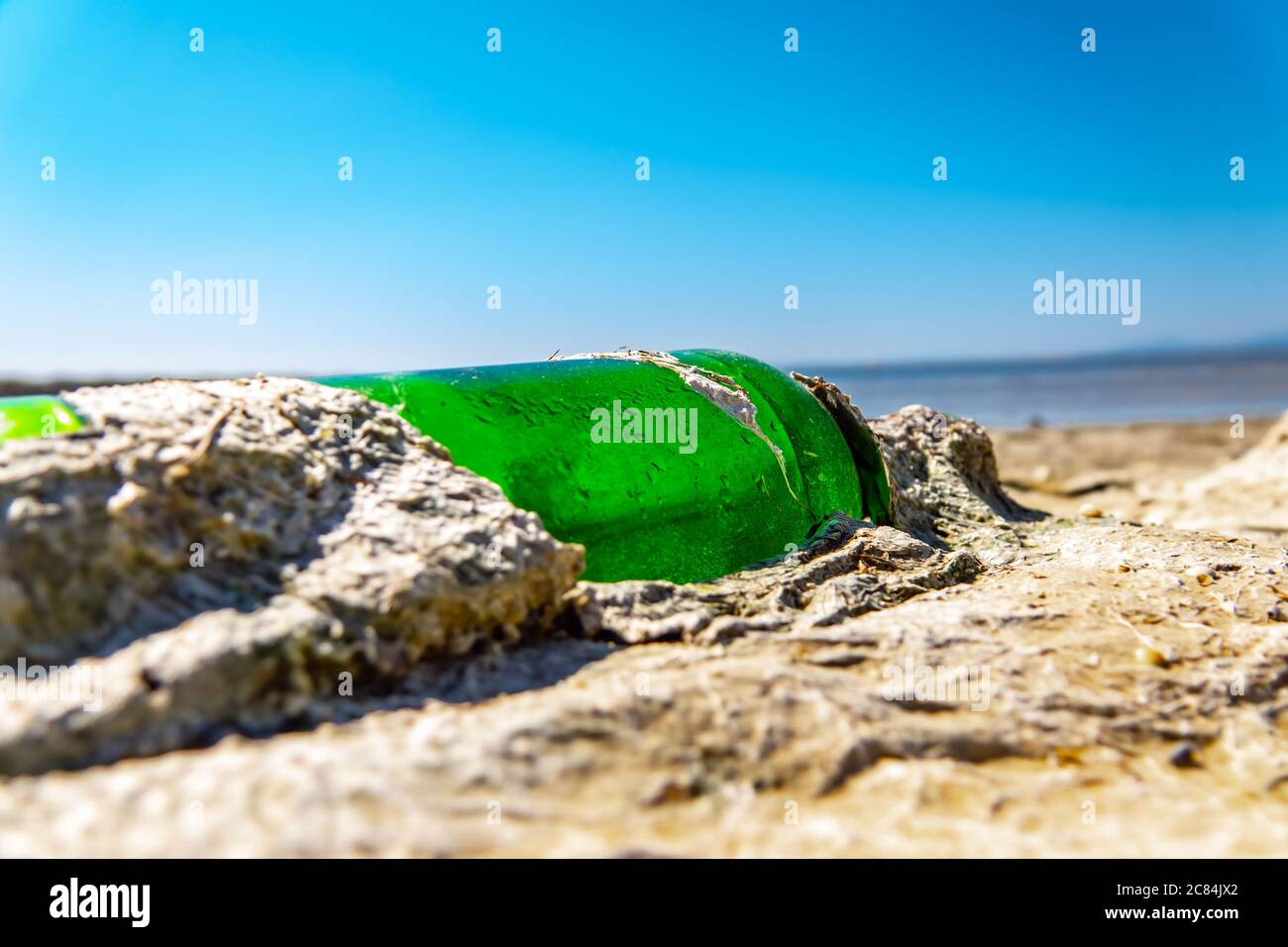 Unclean beach hi-res stock photography and images - Alamy