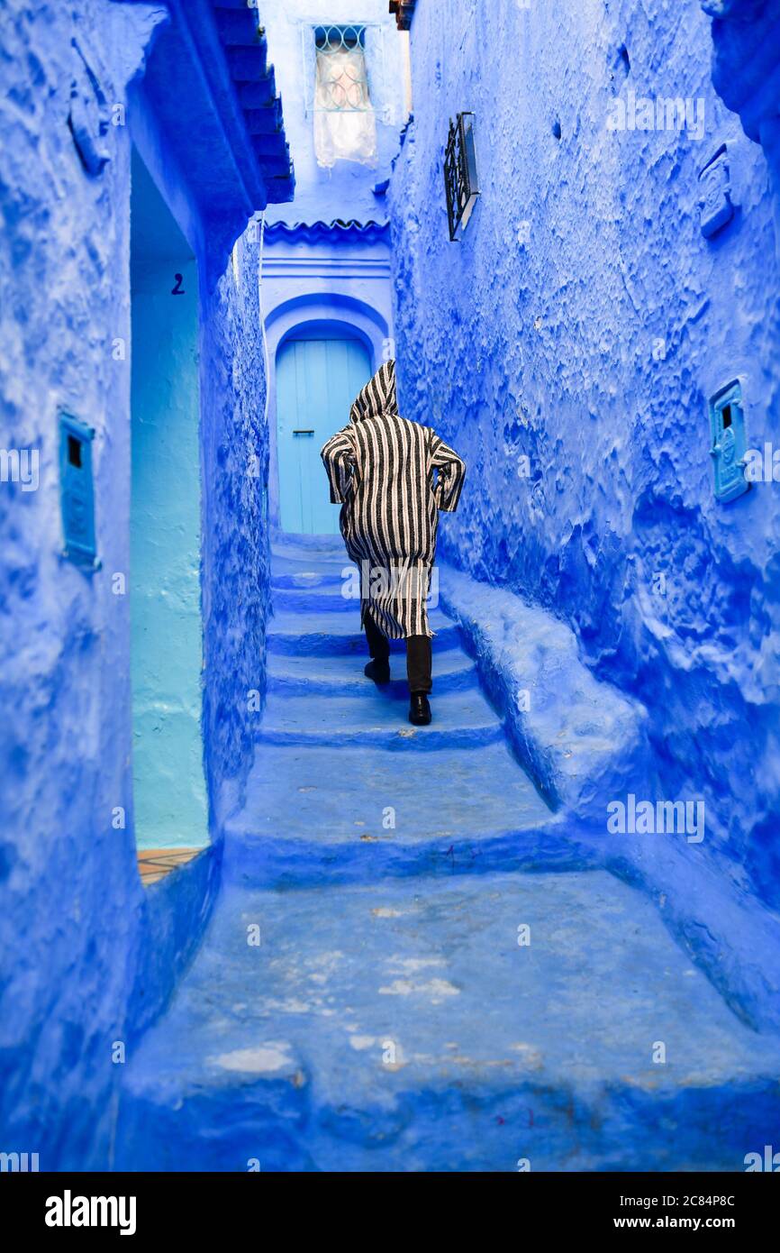 Morocco, Chefchaouen : Elderly man in black and white burnous with hood ...