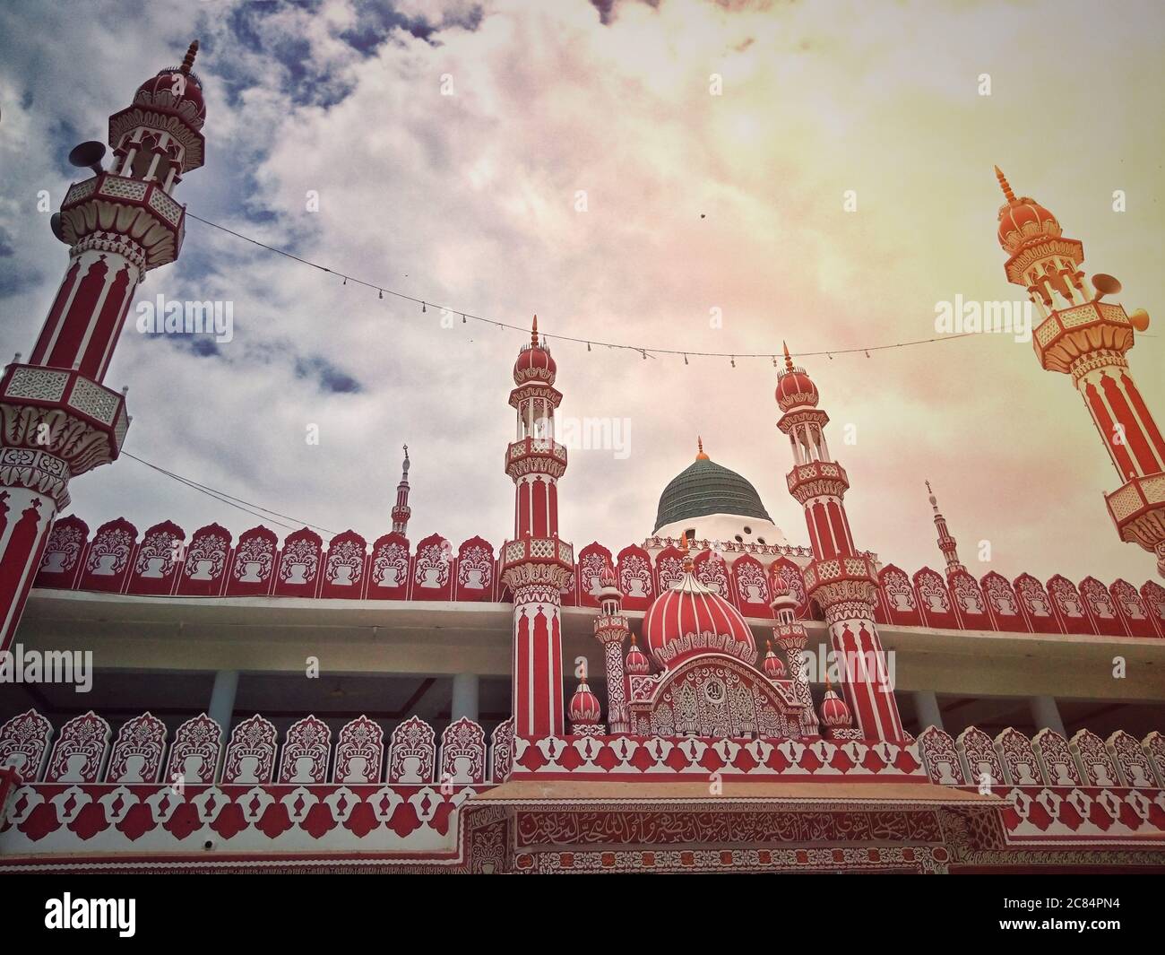 Beautiful mosque in Karachi Pakistan Stock Photo - Alamy