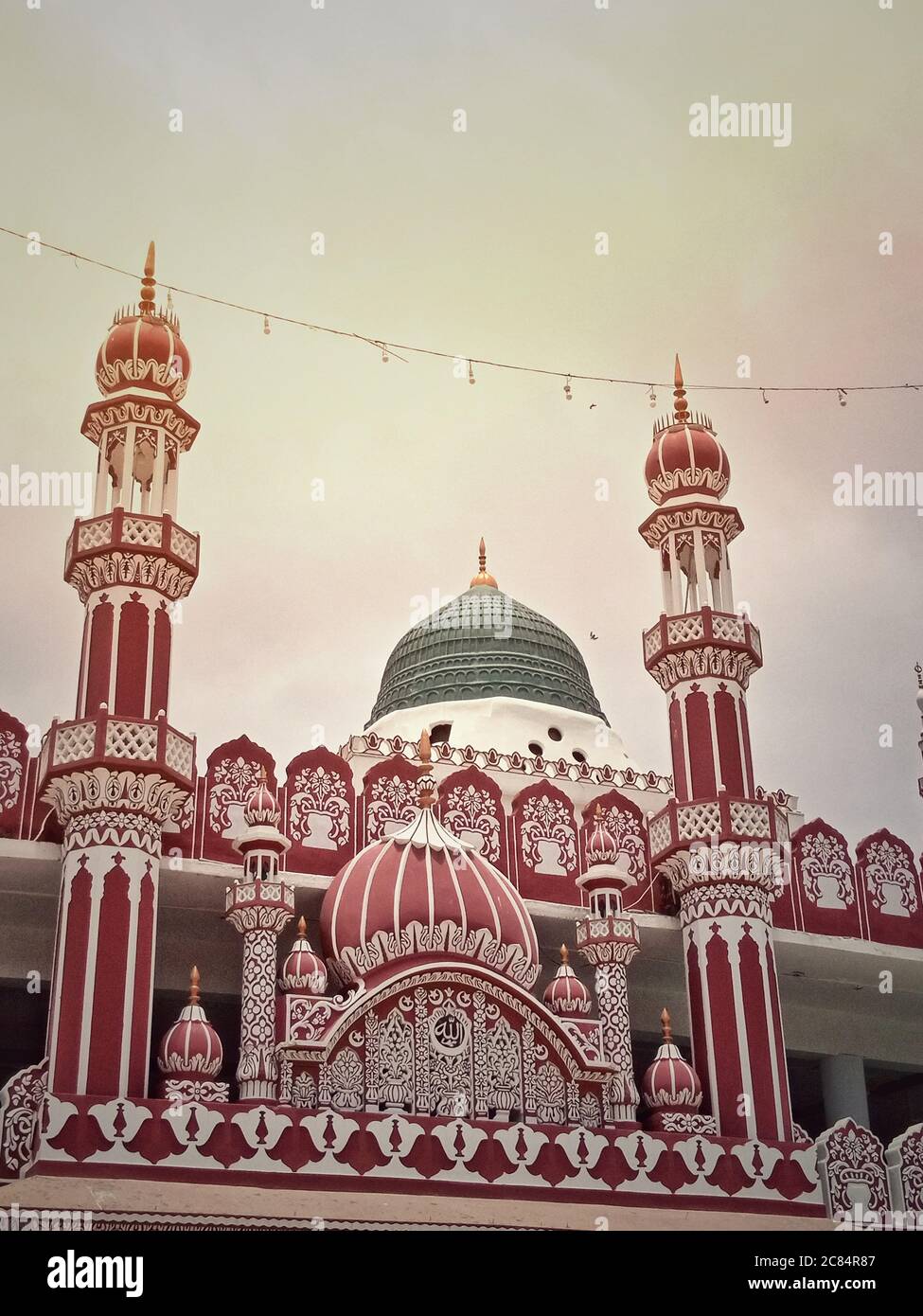 Beautiful mosque in Karachi Pakistan Stock Photo - Alamy