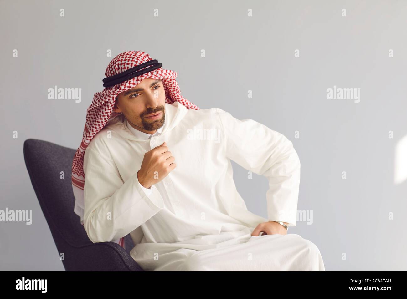Kandura saudi arabia hi-res stock photography and images - Alamy