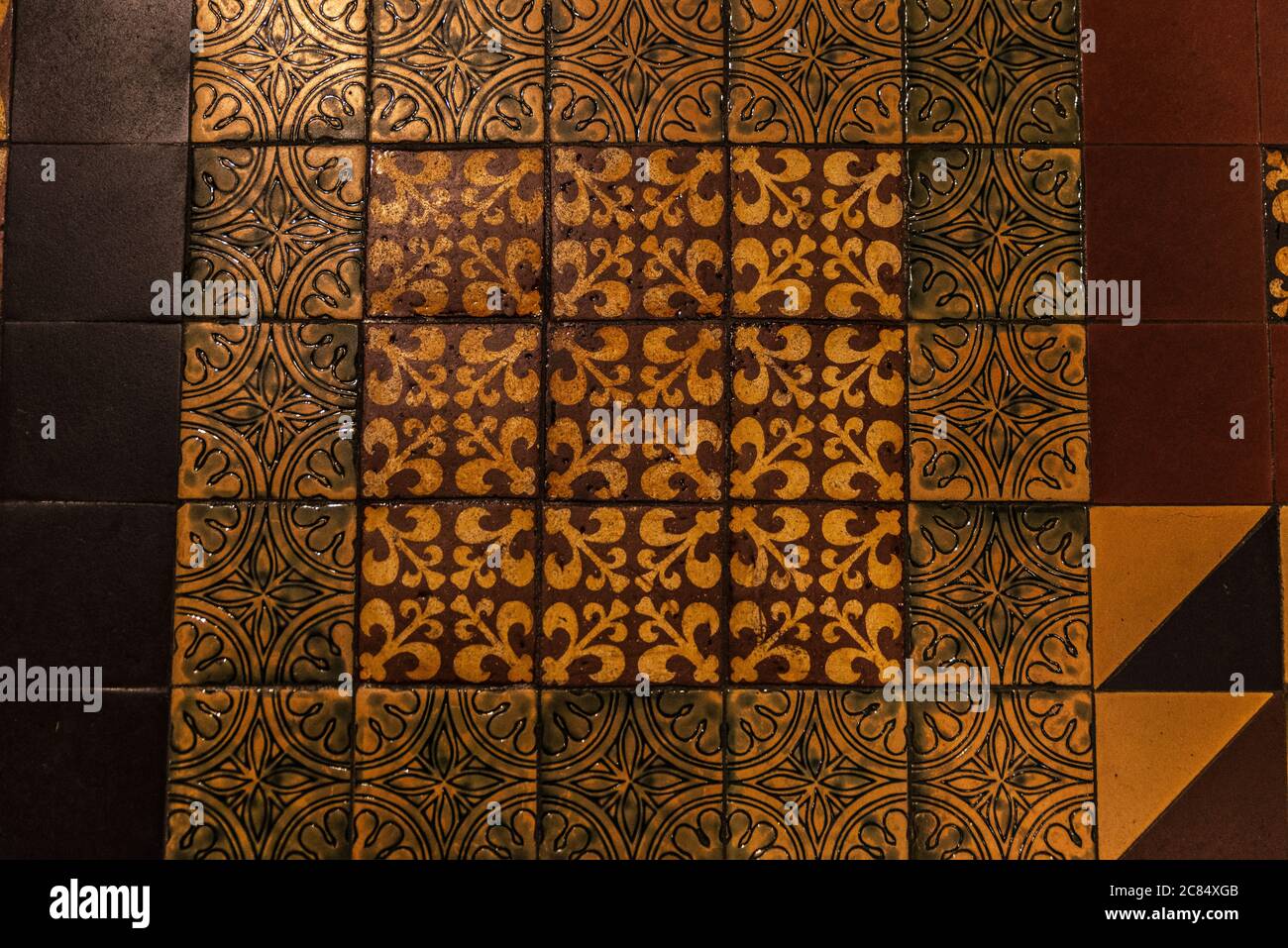 Medieval floor tile hi-res stock photography and images - Alamy