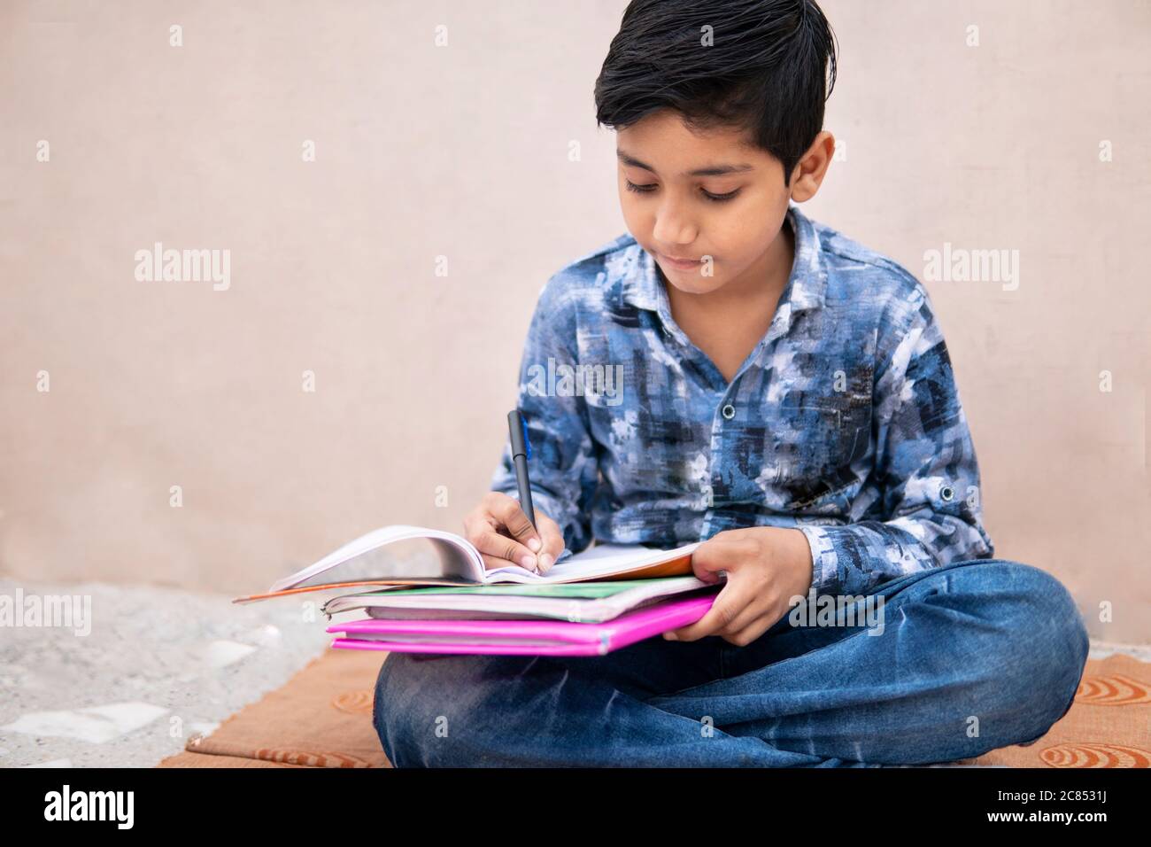 Indian children writing hi-res stock photography and images - Alamy