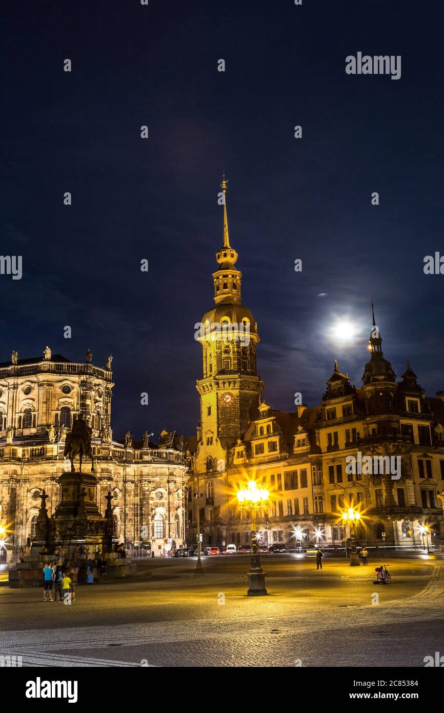 Night view of Dresden. Beautiful summer night Stock Photo - Alamy