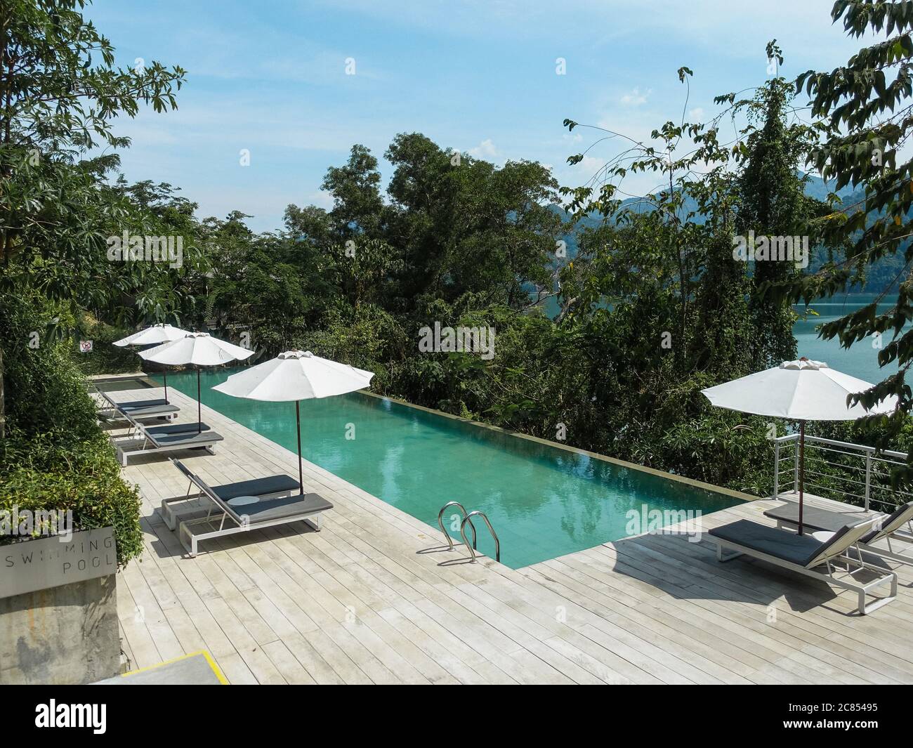 Beautiful infinity pool hi-res stock photography and images - Alamy