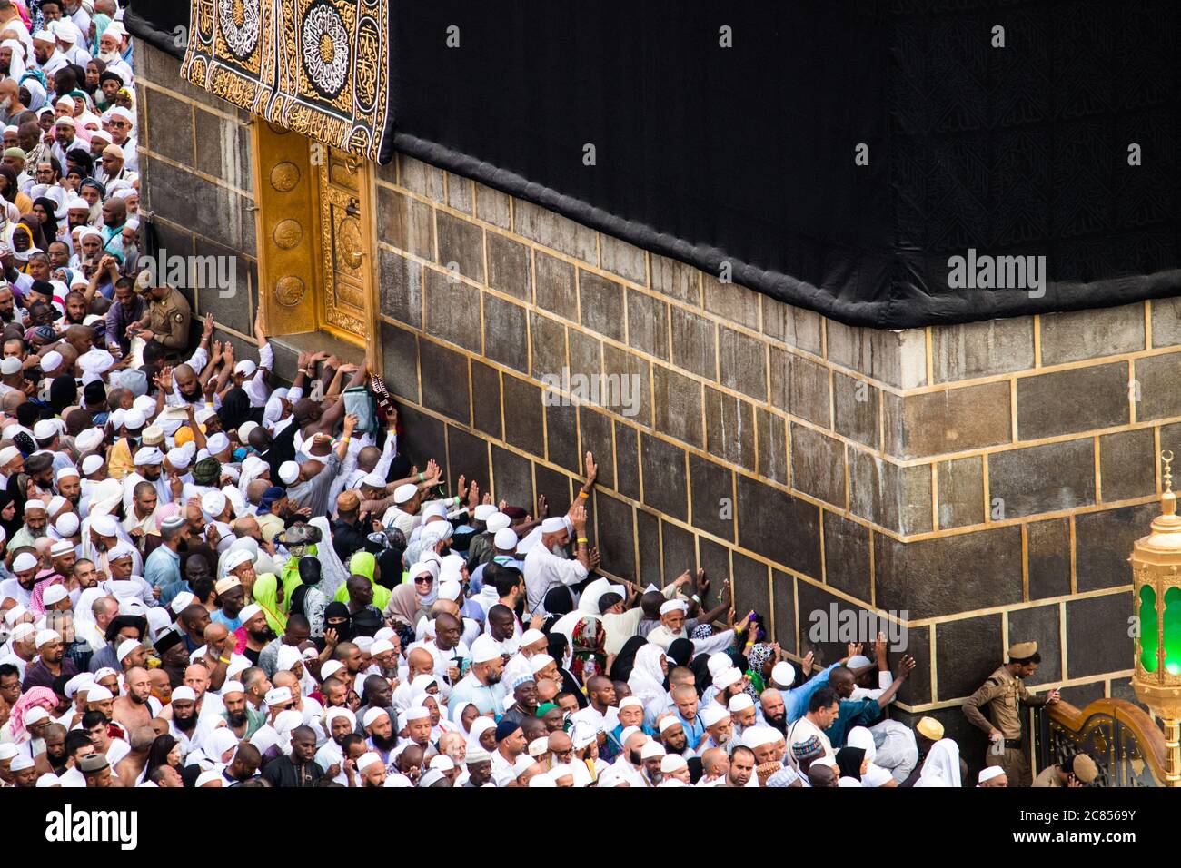 Crowd of people trying to touch the Doors of Holy Kaaba in Masjid Al ...