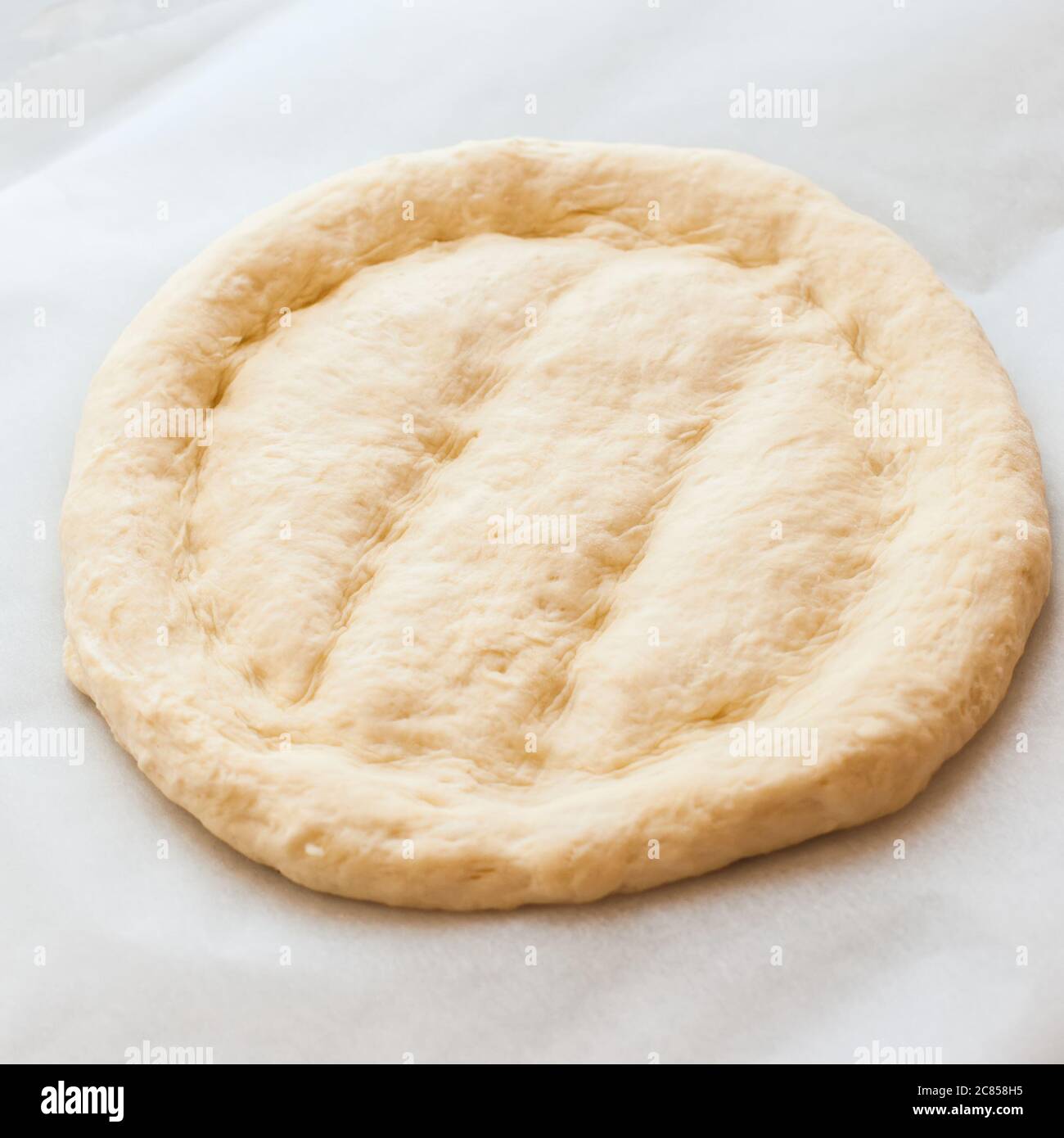 Lunch at a round table hi-res stock photography and images - Alamy