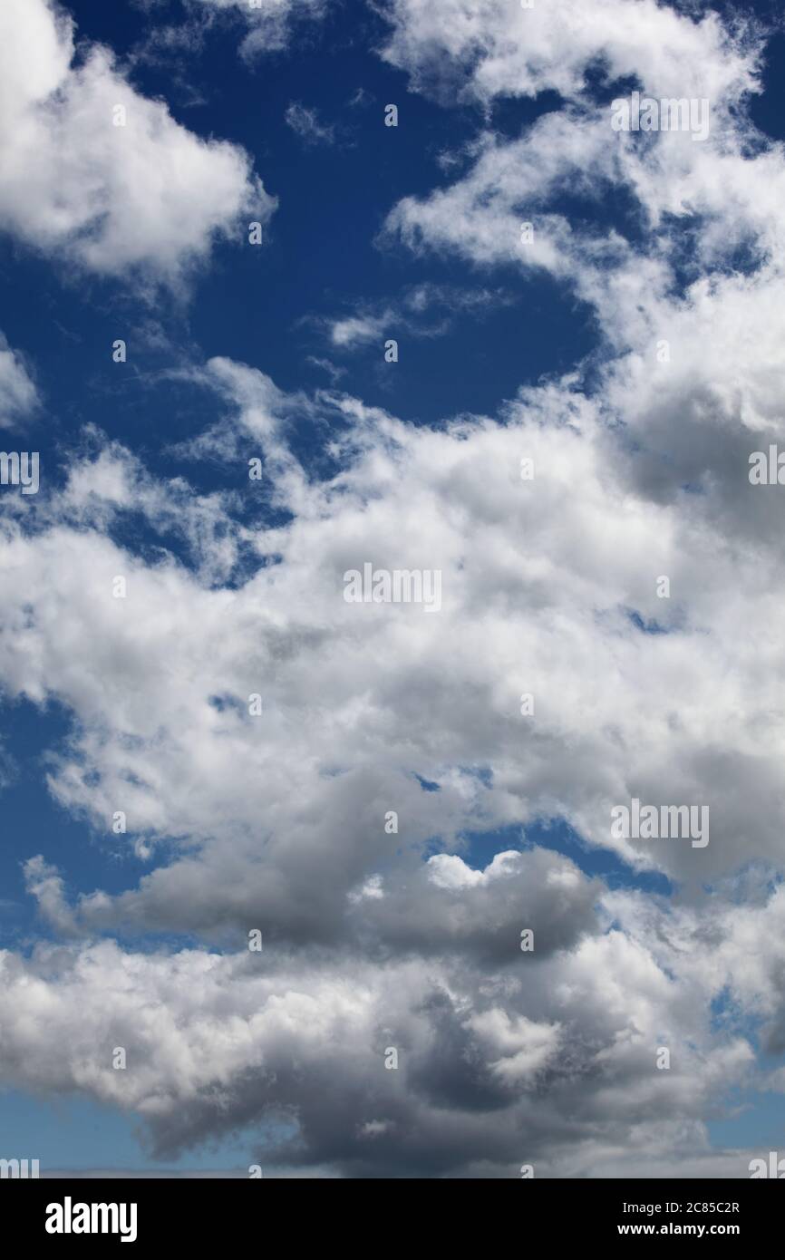 Cloudscape texture background of dramatic cirrus and cumulus clouds ...