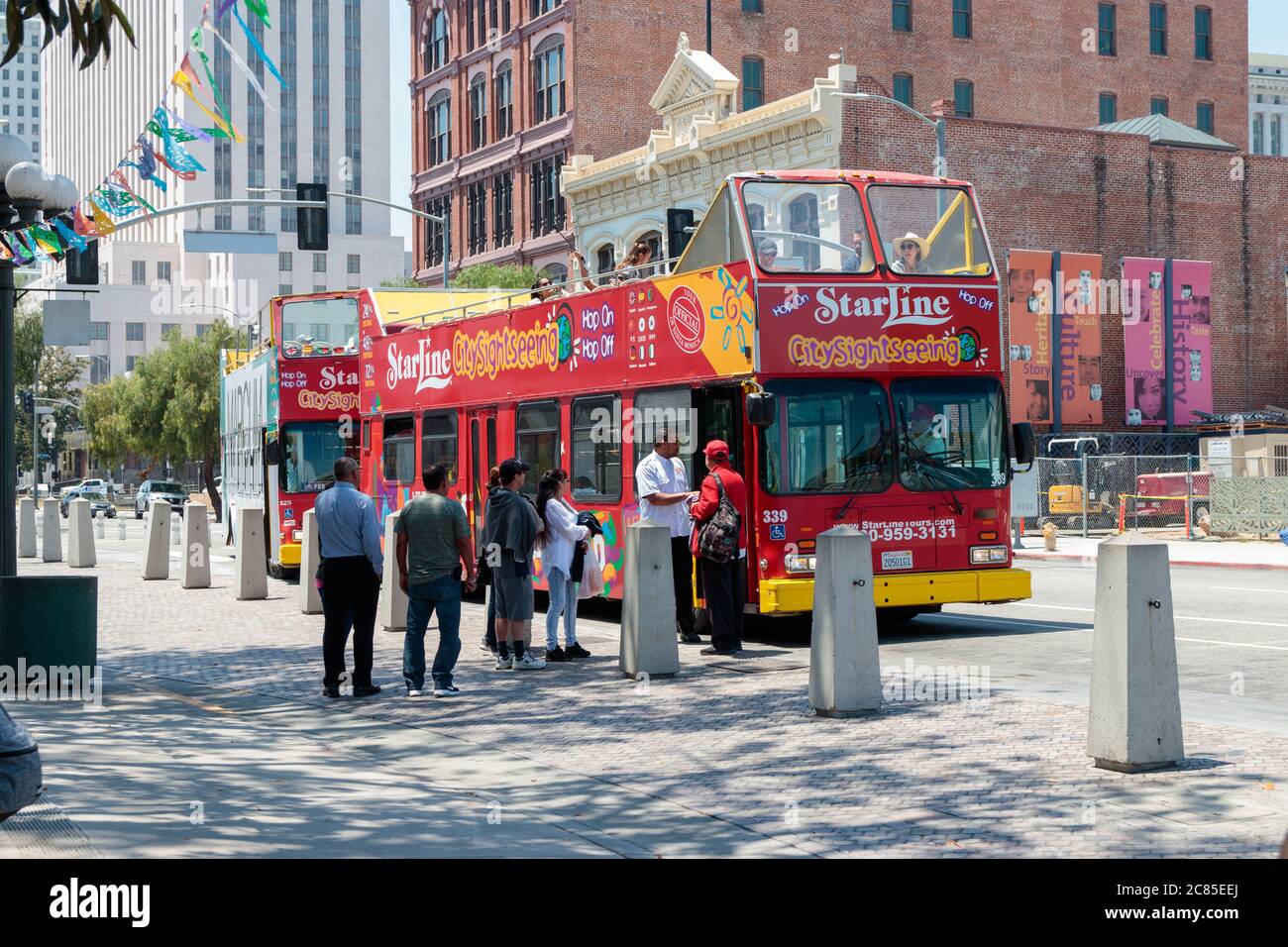View of Starline tourist bus, Los Angeles Stock Photo - Alamy