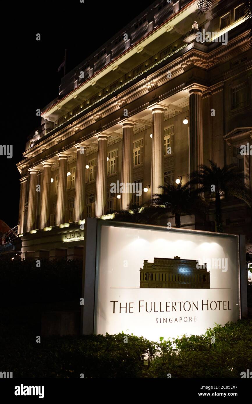 The Luxury Fullerton Hotel, Singapore Stock Photo - Alamy