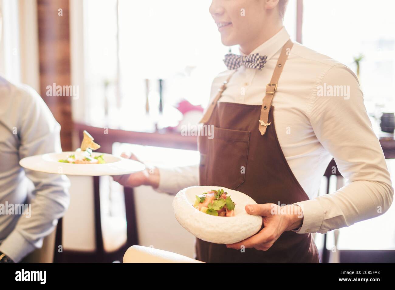 Meet outside restaurant hi-res stock photography and images - Alamy
