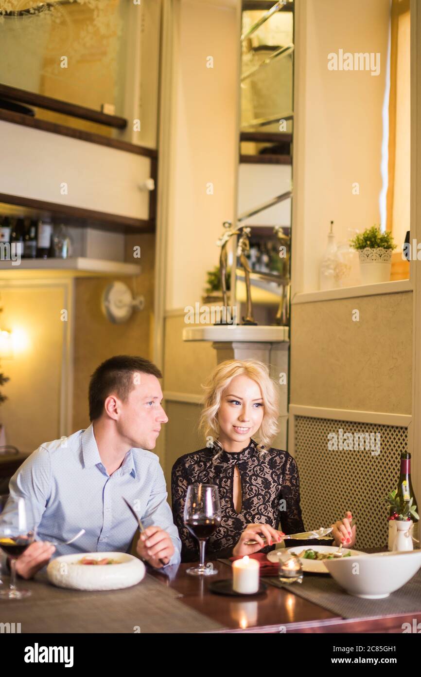 Happy young couple eating pastries in a pastry shop Stock Photo - Alamy