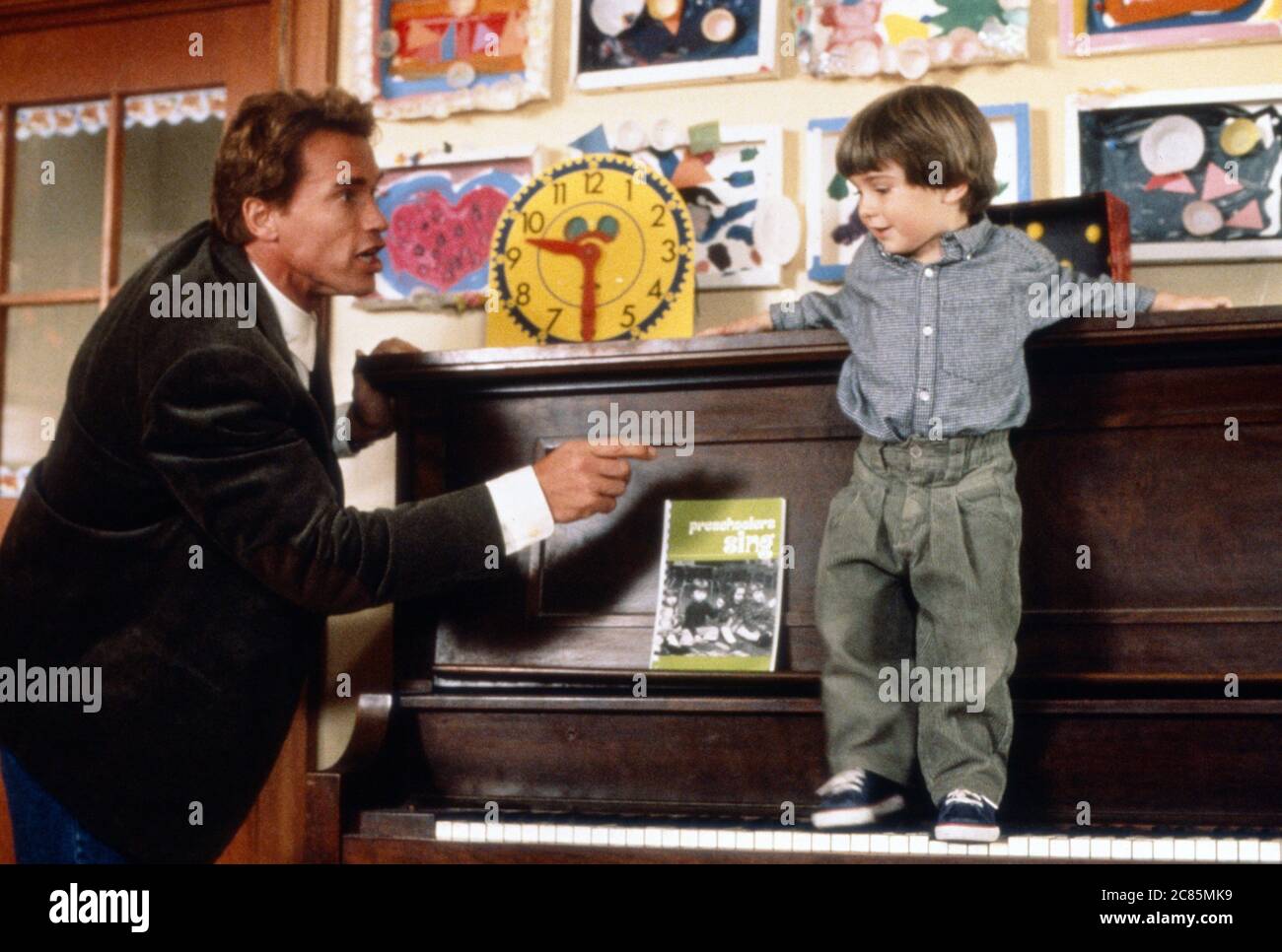 Kindergarten Cop Year : 1990 USA Director : Ivan Reitman Arnold ...