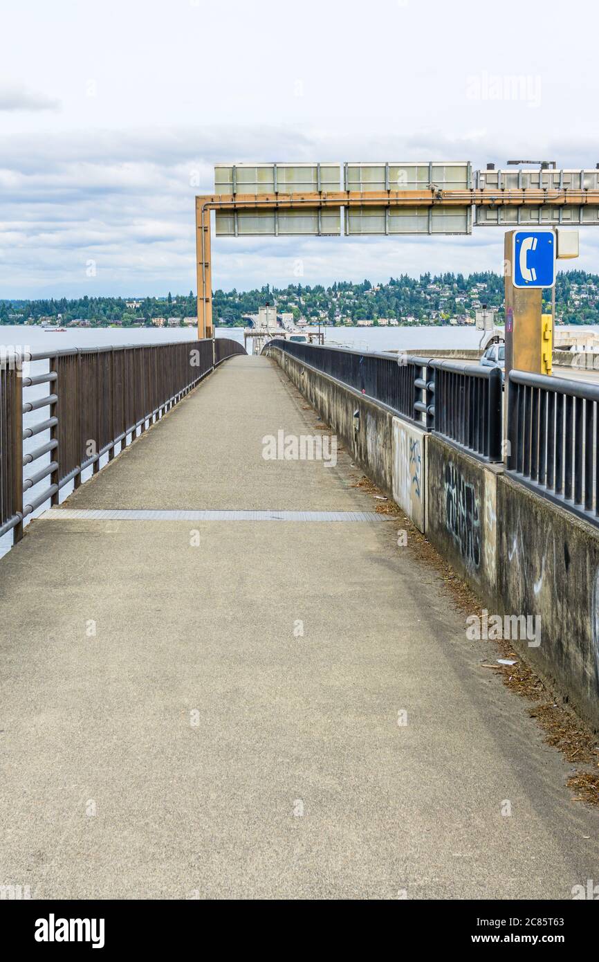 The I-90 trail crosses the Interstate 90 floating bridges in Seattle ...