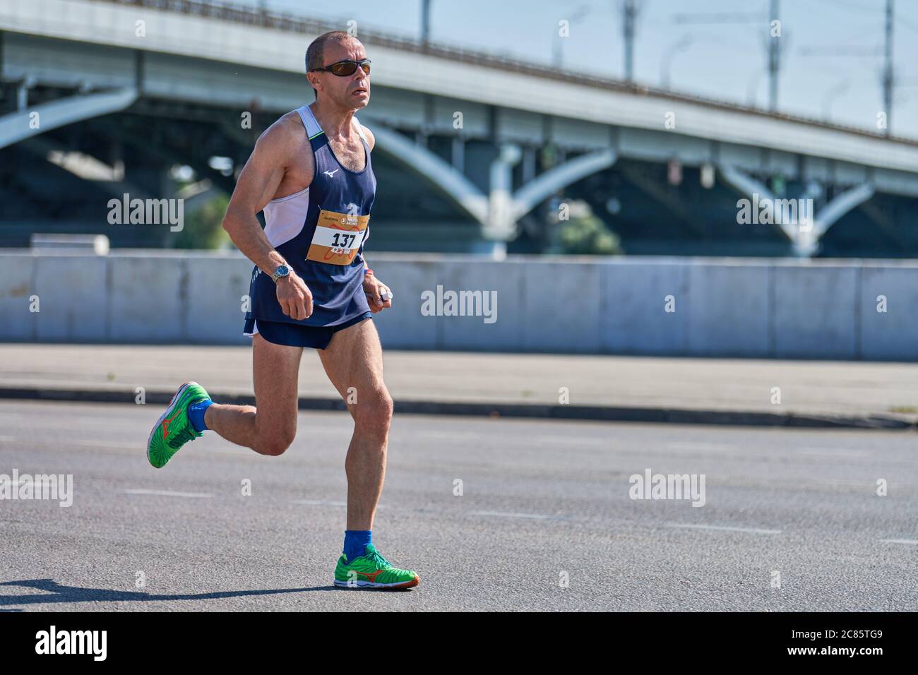 Legs marathon runners running along hi-res stock photography and images ...