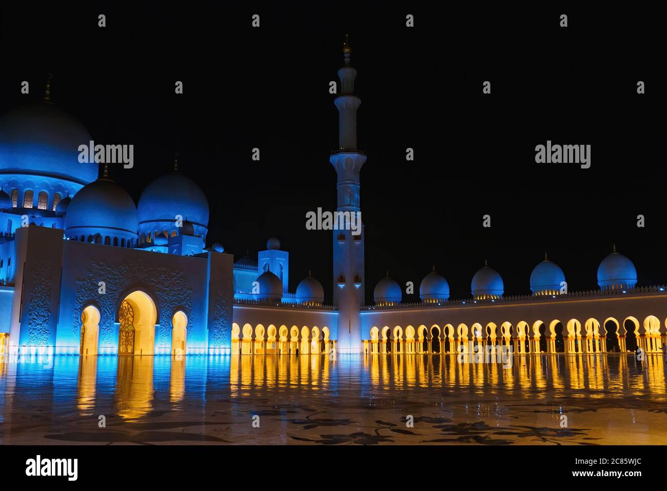 Sheikh Zayed Grand Mosque minaret in night time Stock Photo - Alamy