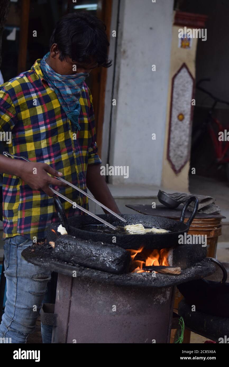 Indian man cooking street food hi-res stock photography and images - Alamy