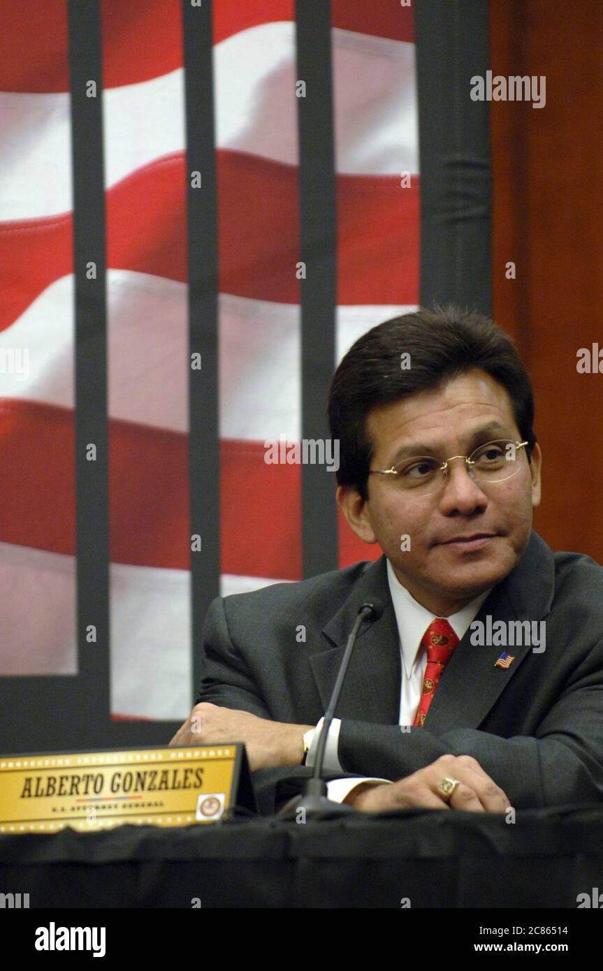 Alberto gonzales hi-res stock photography and images - Alamy