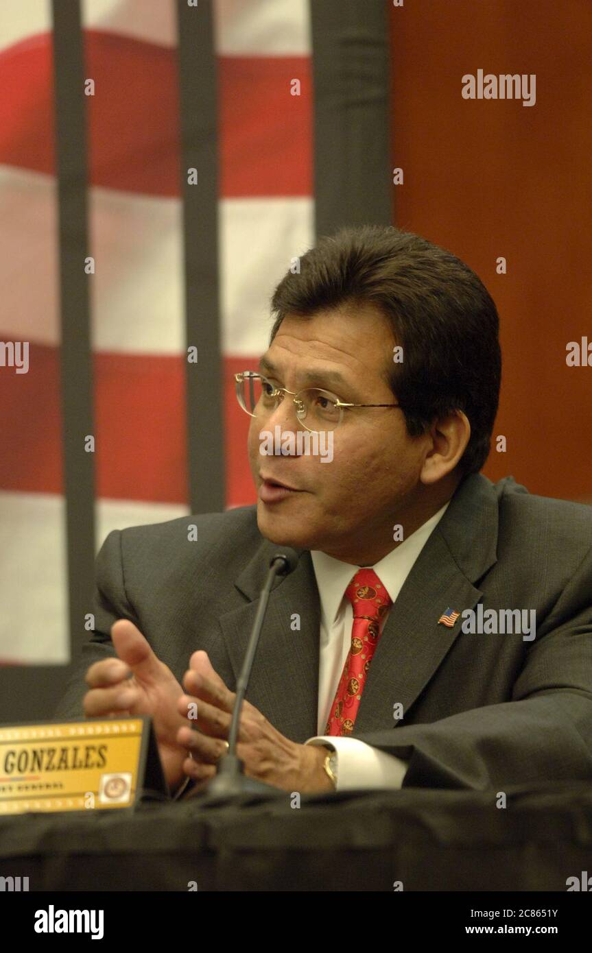 Alberto gonzales hi-res stock photography and images - Alamy