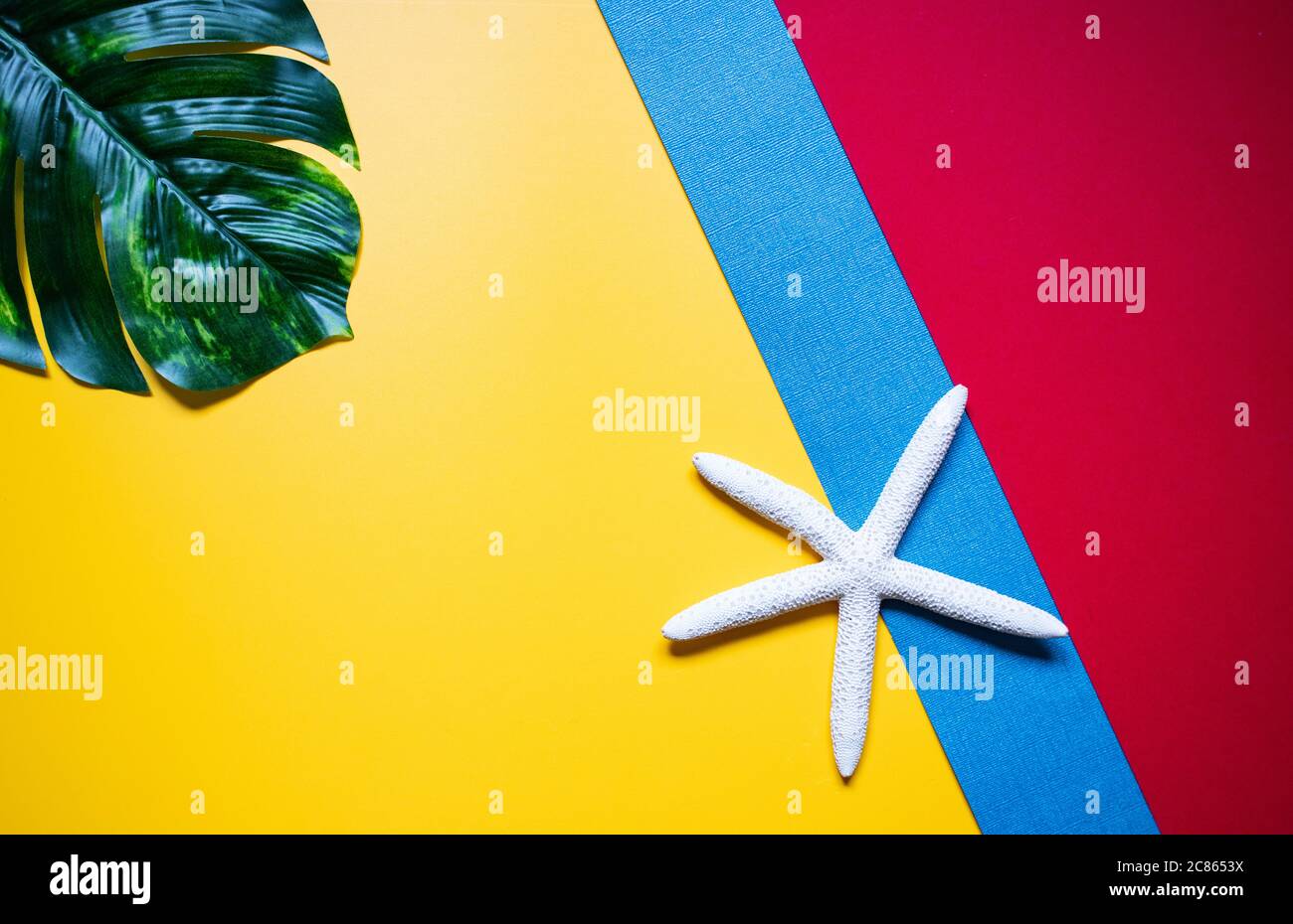 flat lay beach summer background beach holiday Stock Photo - Alamy