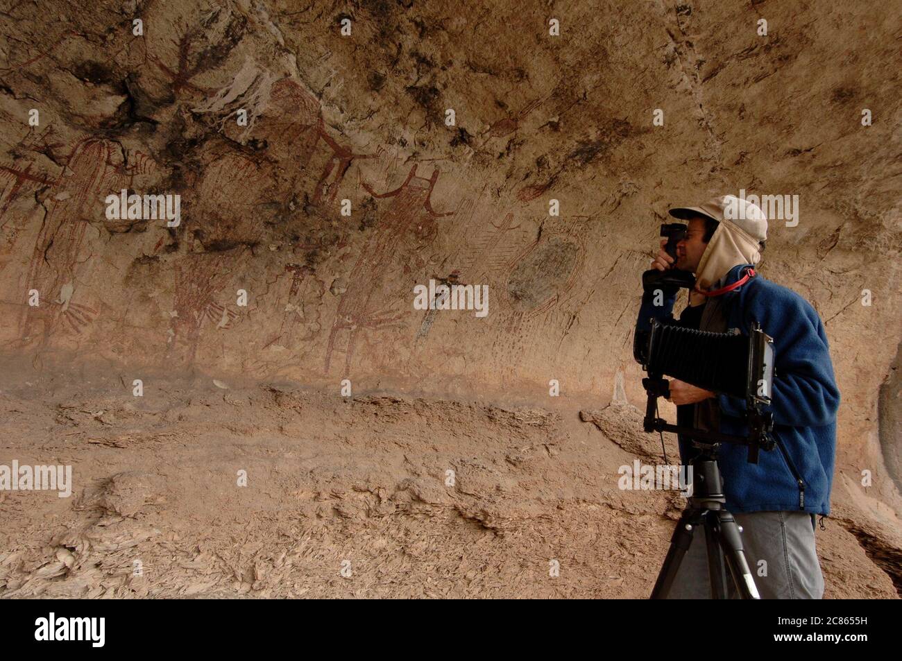 Val Verde County, Texas October, 2005: Landscape photographer Laurence ...