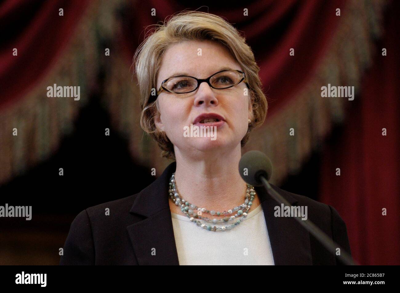 Bush administration cabinet secretary hi-res stock photography and ...