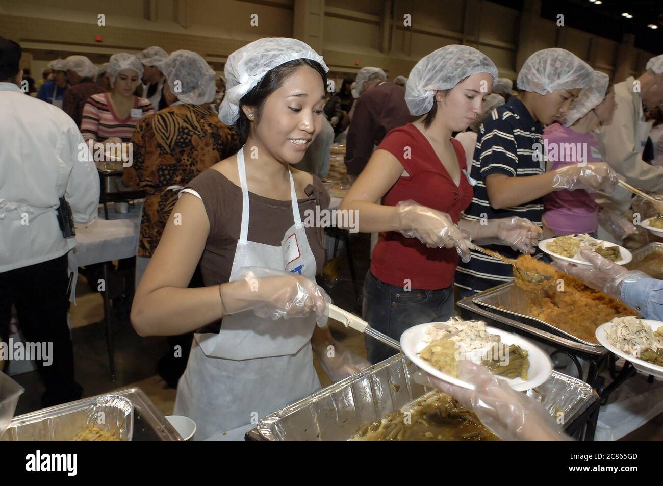 Food servers wearing hairnets hi-res stock photography and images - Alamy