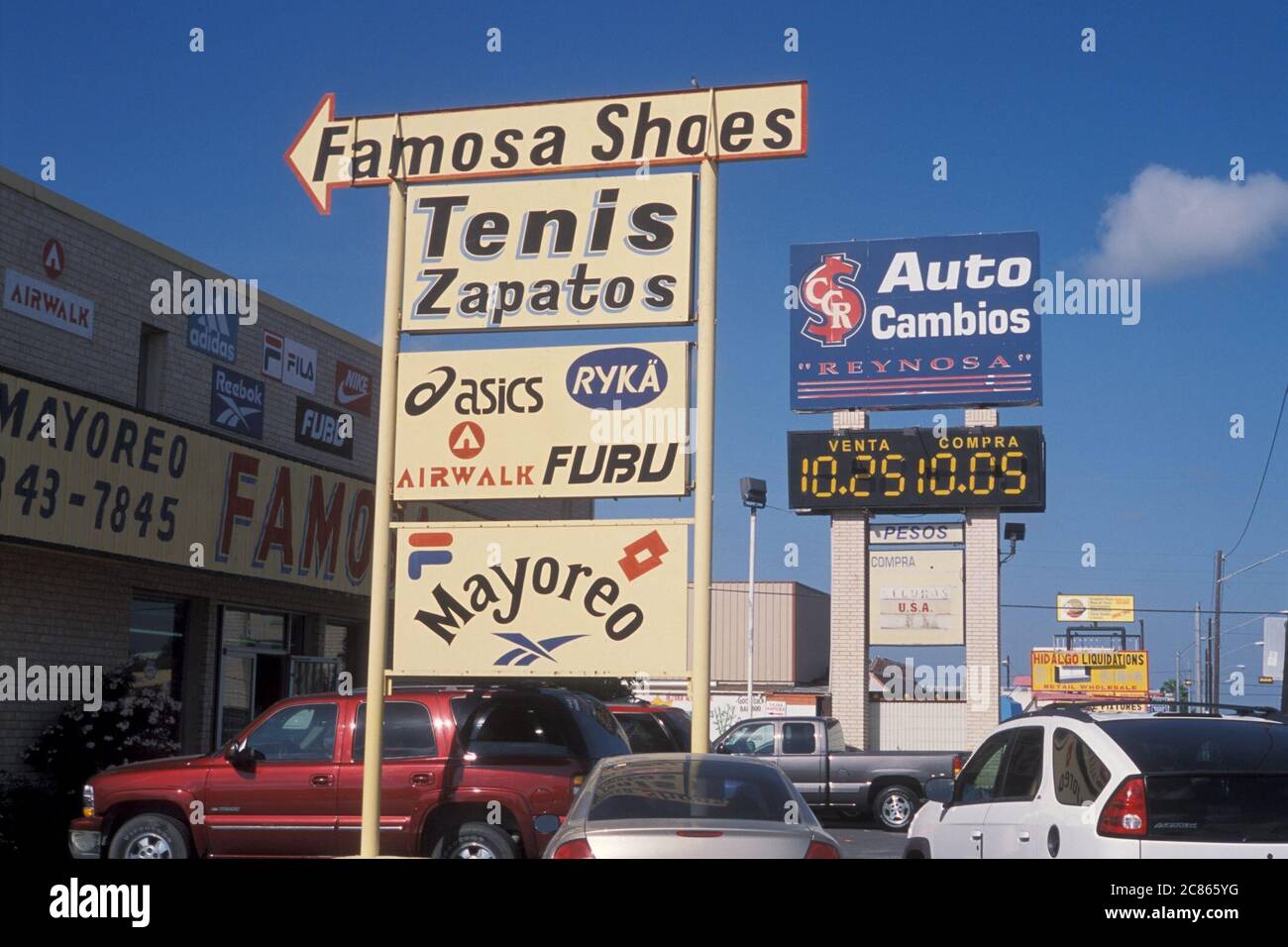 Bilingual signs mexico hi-res stock photography and images - Alamy