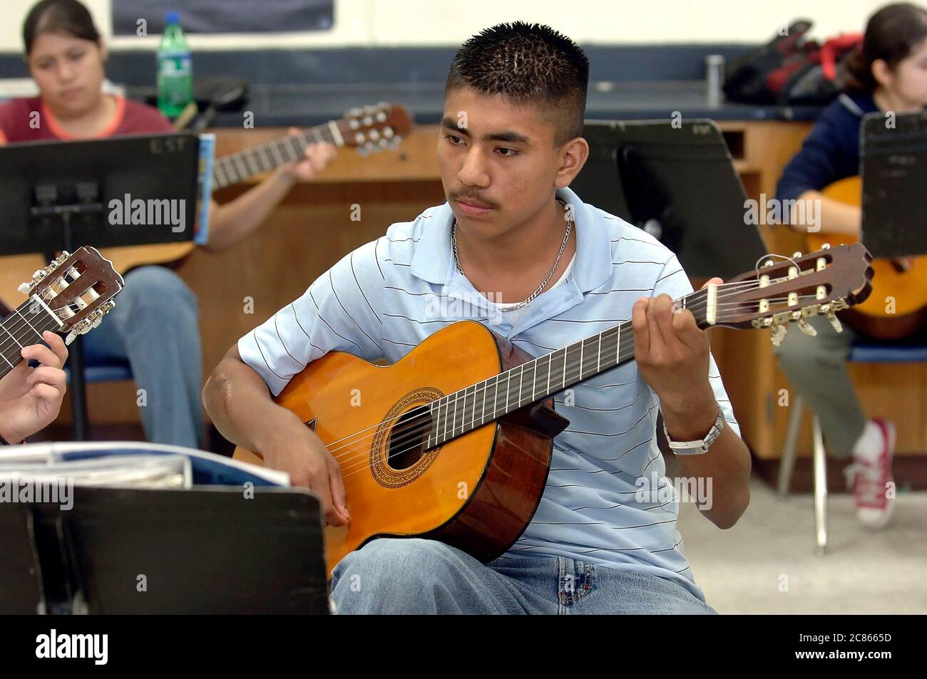 Classical music instruments hi-res stock photography and images - Alamy