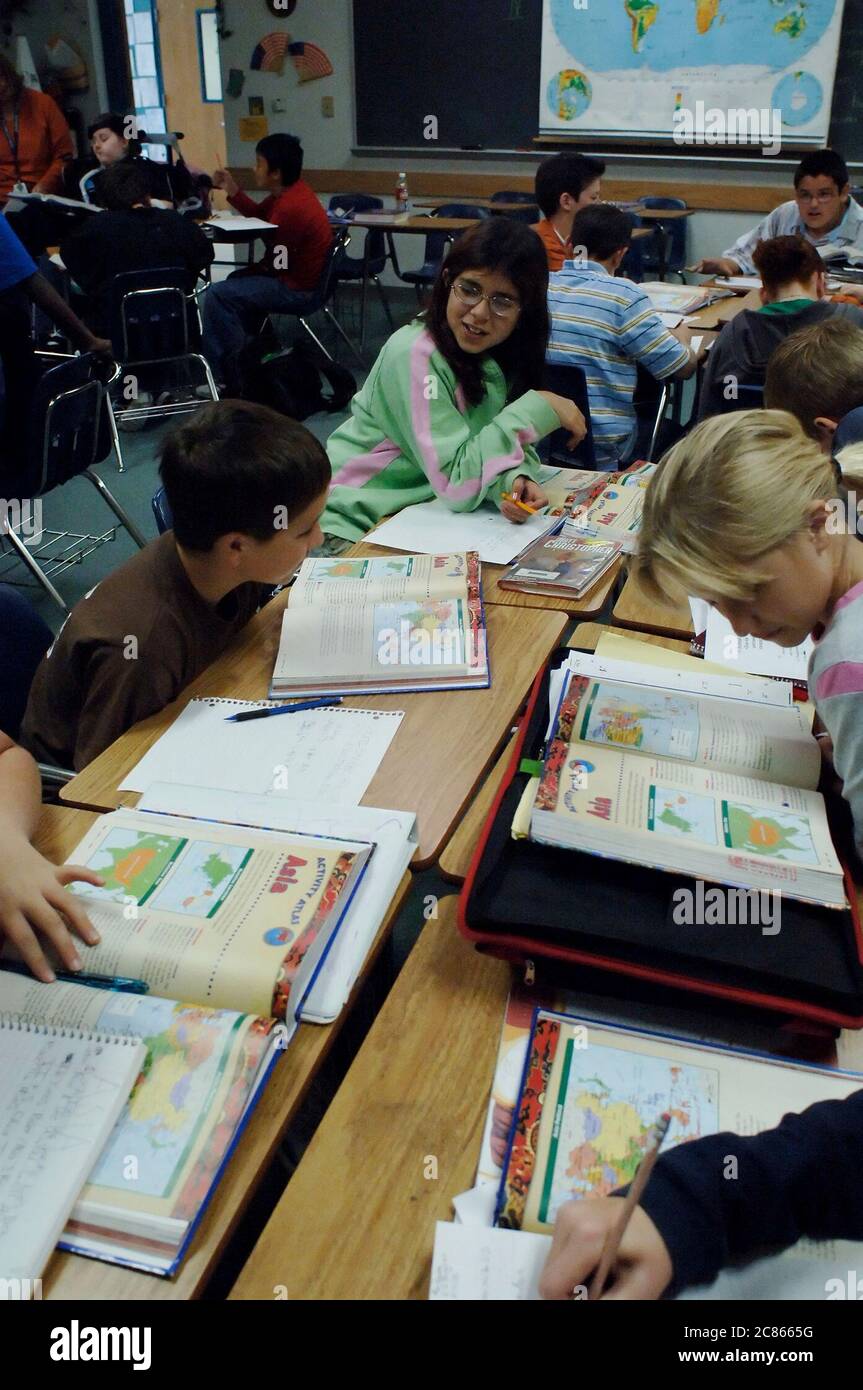 Sixth grade students classroom hi-res stock photography and images - Alamy