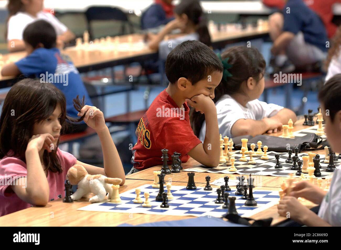 School chess players hi-res stock photography and images - Alamy